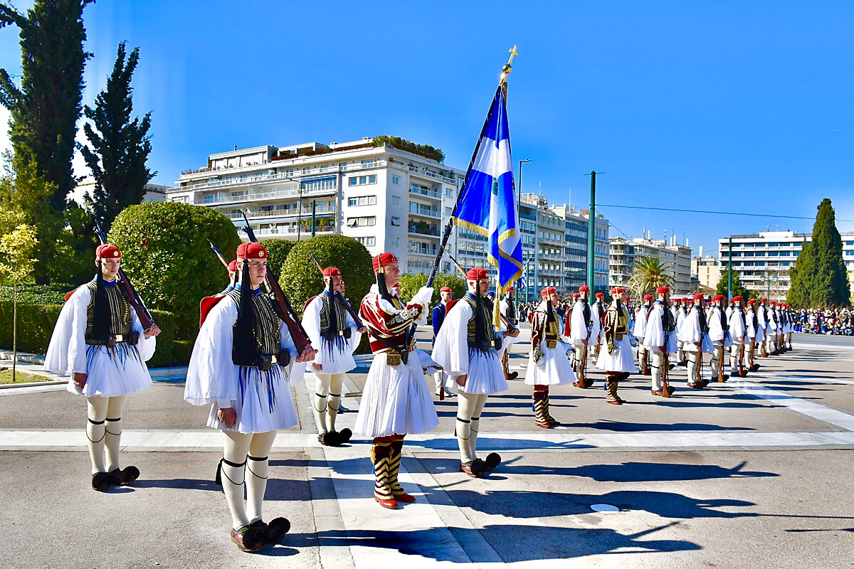 Ένα οδοιπορικό στην επίλεκτη μονάδα των ΕΥΖΩΝΩΝ - Enjoy News
