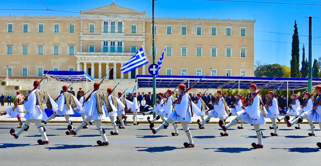Ένα οδοιπορικό στην επίλεκτη μονάδα των ΕΥΖΩΝΩΝ - Enjoy News