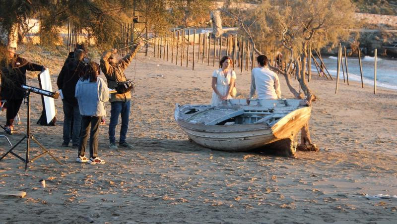 «Οι Πανθέοι»: ο έρωτας της Μάρμως και του Κίτσου ταξίδευσε στη Σύρο ...